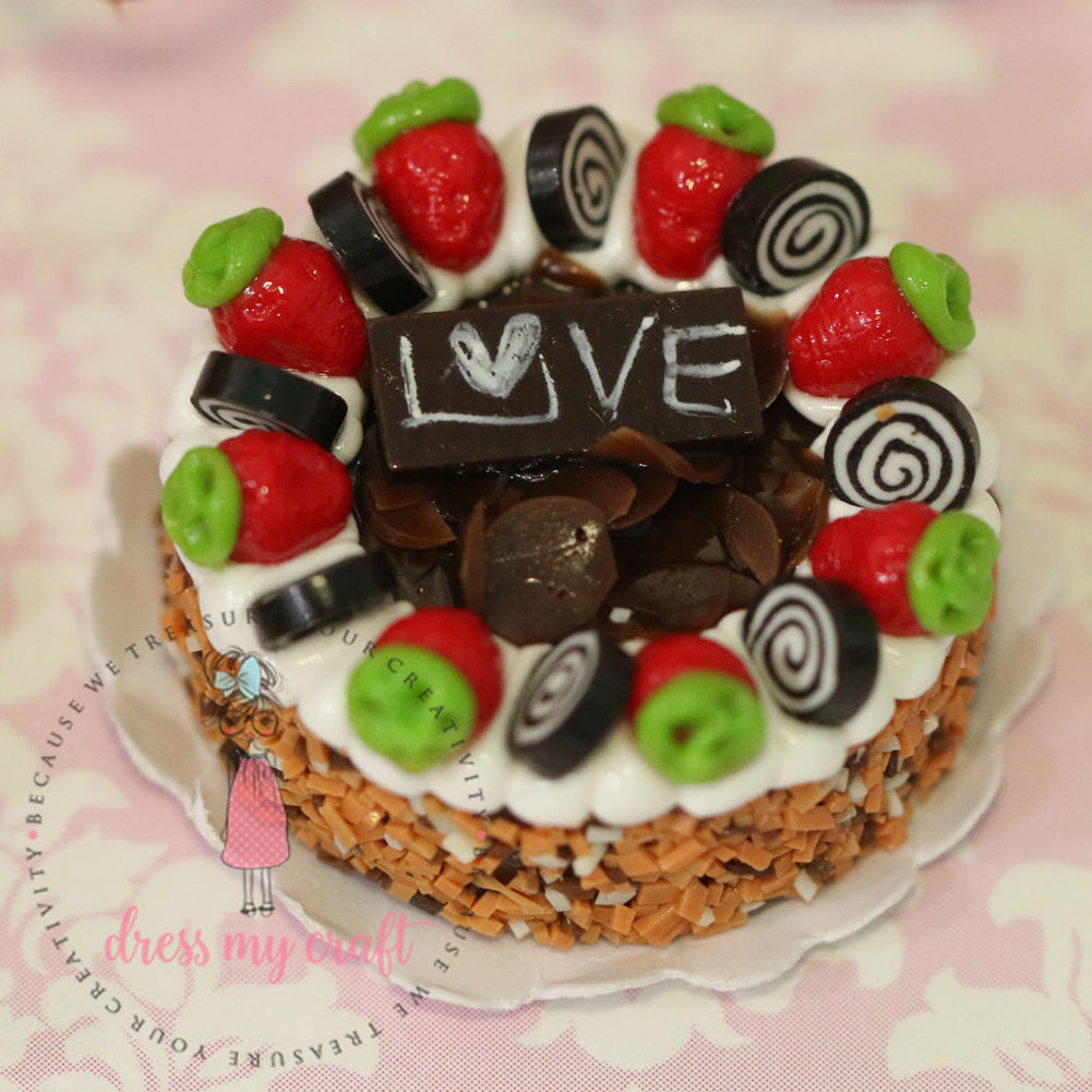 Miniature Round Strawberry Cake – CRAFTERS CORNER